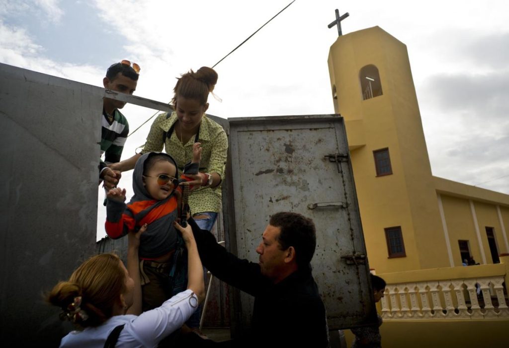 INAUGURATED the First Cuban Catholic church in 60 years. INAUGURADA la ...